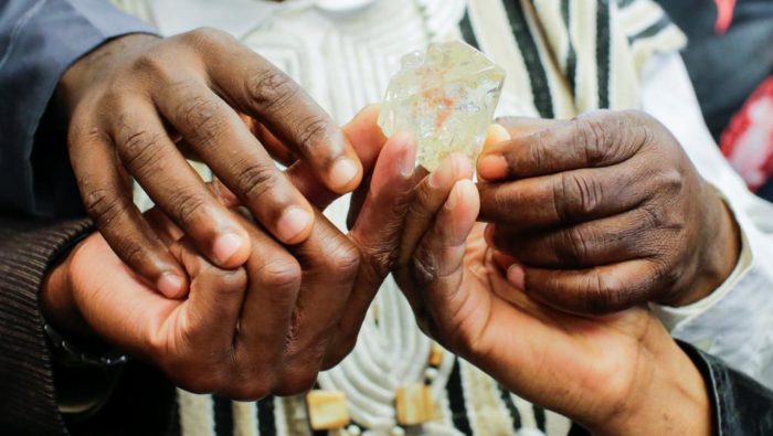 Sierra Leone sells its egg-sized 709-carat diamond for $6.5 million – Medafrica Times
